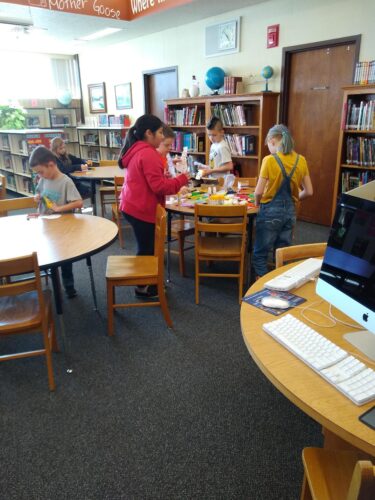 Spring City Elementary holds Wall of Disguise reading incentive | News ...